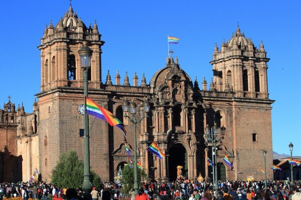 bandera del cusco significado y orgullo de una ciudad ancestral - 2026